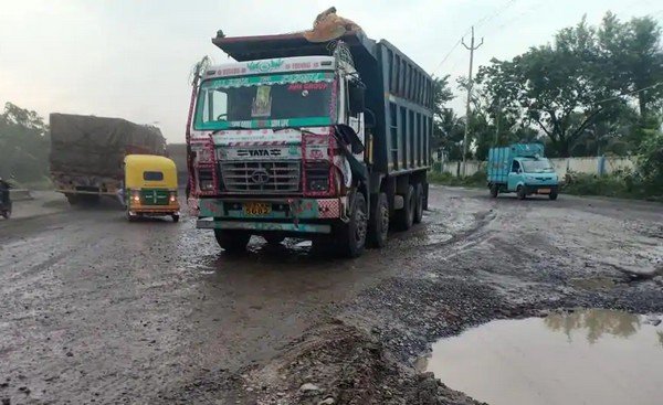 রাস্তা-নদীবাঁধ মেরামতের নির্দেশ জেলা প্রশাসনের - Kaajcareer
